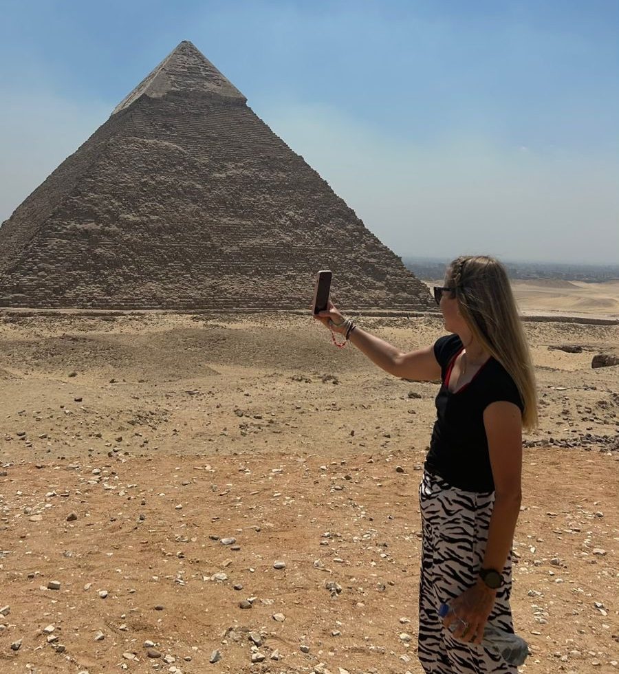 Visiting the pyramids in Cairo – Runwaytoadventures